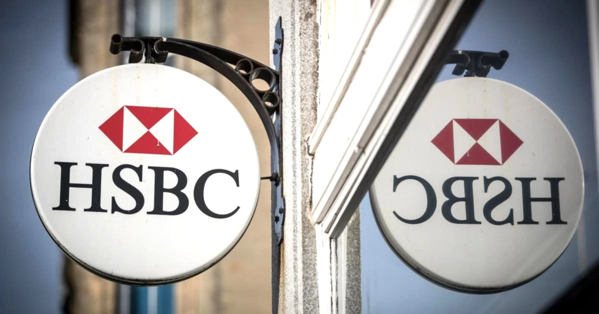 Britská banka HSBC překonala odhady. Ztrojnásobila zisk na 12,9 ...