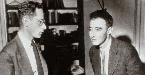 Otec atomové bomby i aktivista. Kdo byl Robert Oppenheimer? | Forbes