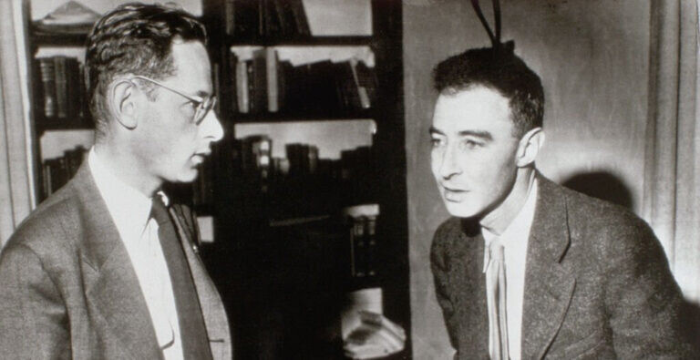 Otec atomové bomby i aktivista. Kdo byl Robert Oppenheimer? | Forbes