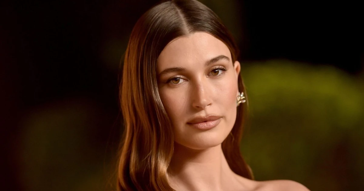 Deal za miliardu dolarů. Hailey Bieber prodala svou značku Rhode | Forbes