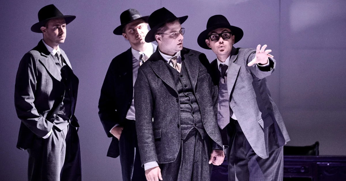 Mezi rovnicí a apokalypsou. Inscenace Projekt Manhattan je jako jaderný ...