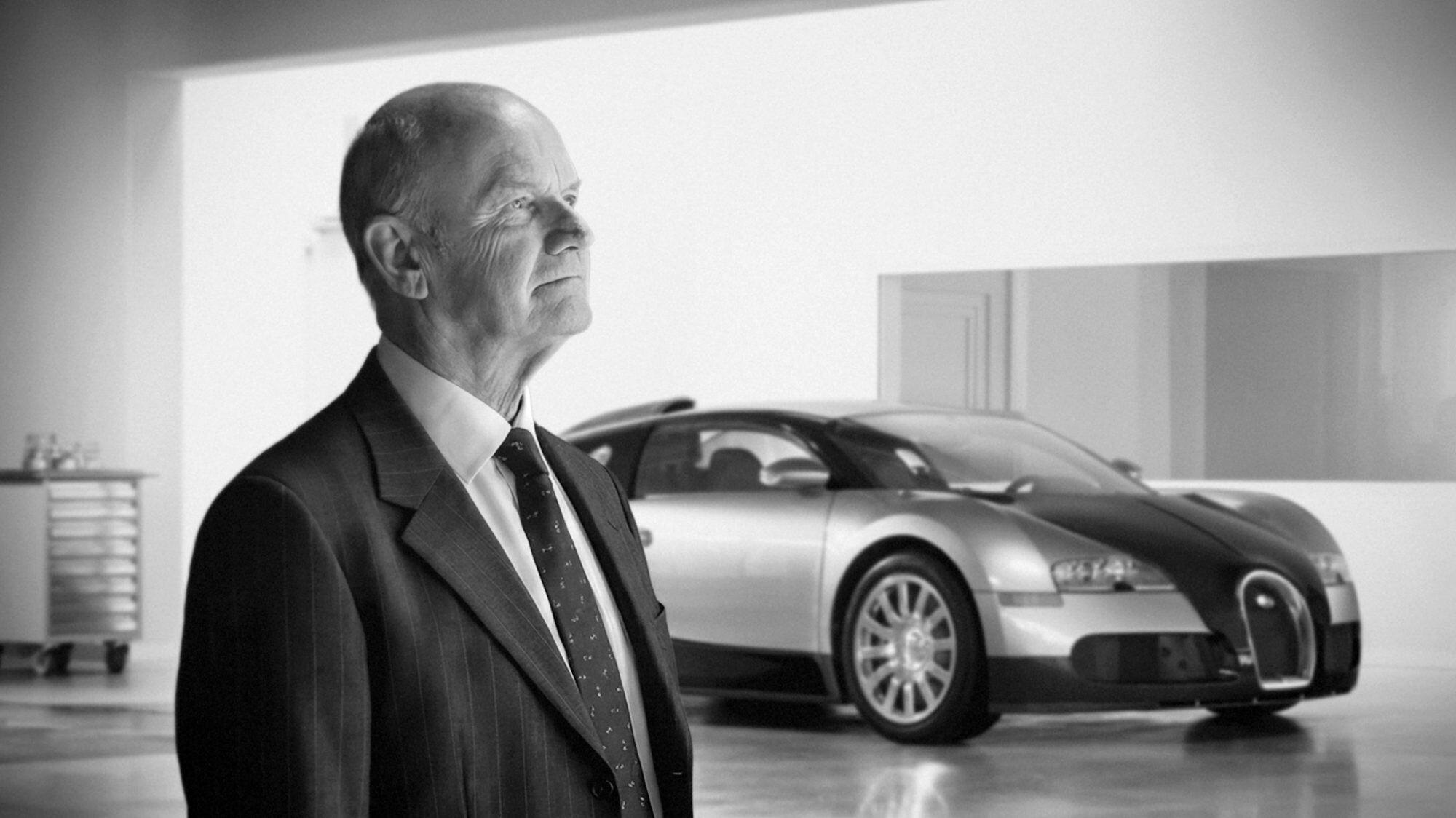 Bugatti automobilovým šperkem oslavuje legendu. Stojí za ní designér ...
