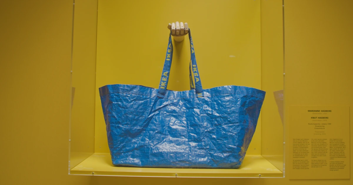 Končí? Tak rychle pro ni! Prodeje modré IKEA tašky v Česku skokově ...